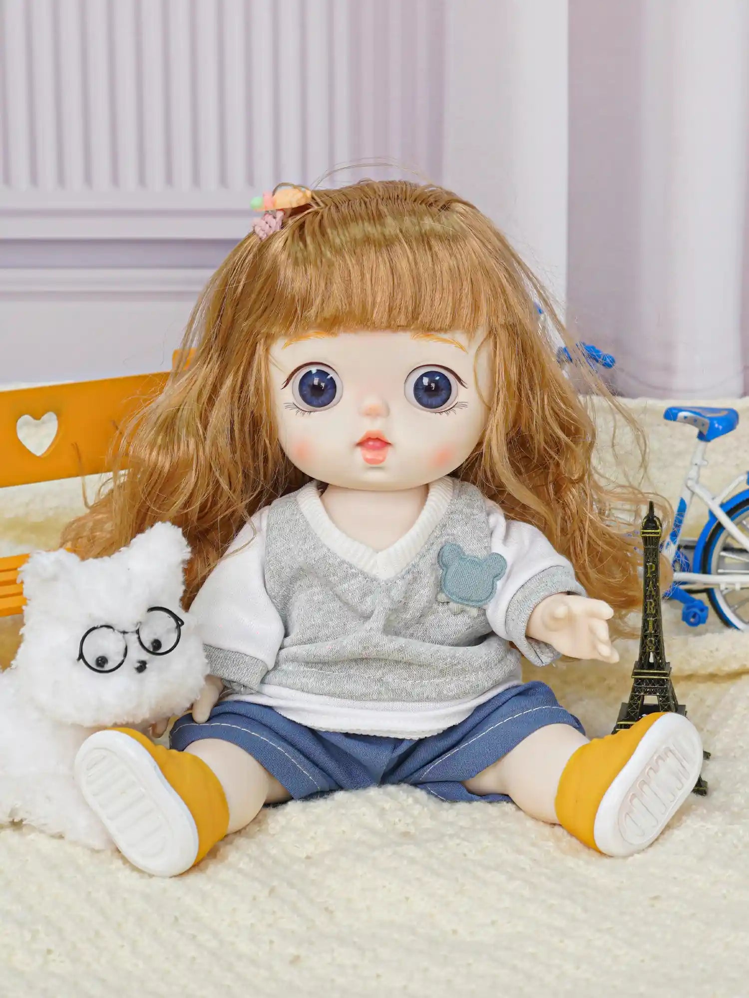 Chimidoll - Chic Trendsetter Doll with Whimsical Blue Eyes and Casual